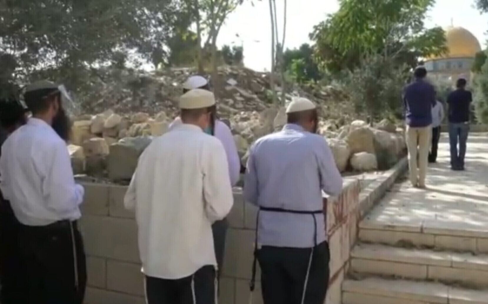 Jewish prayer continuing at Masjid al-Aqsa – Masjid al Aqsa